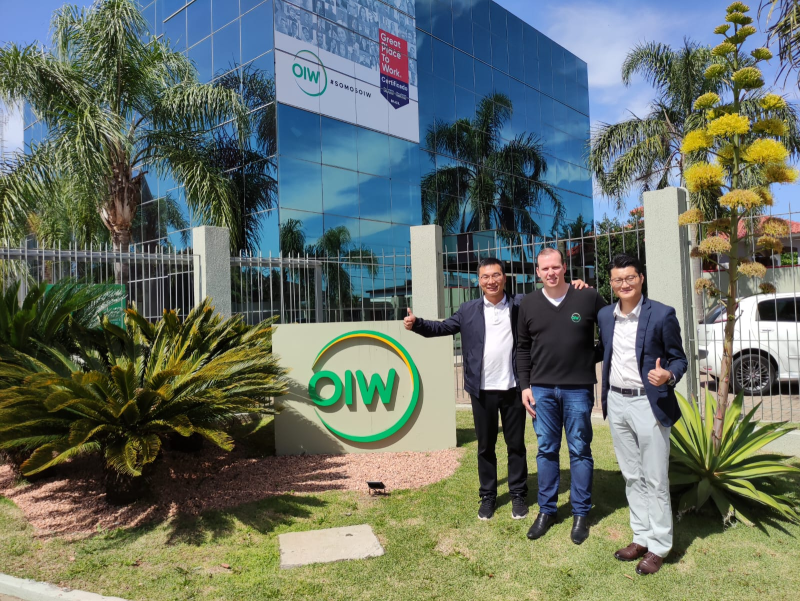 OIW | Executivos da DAH Solar visitam matriz da OIW
